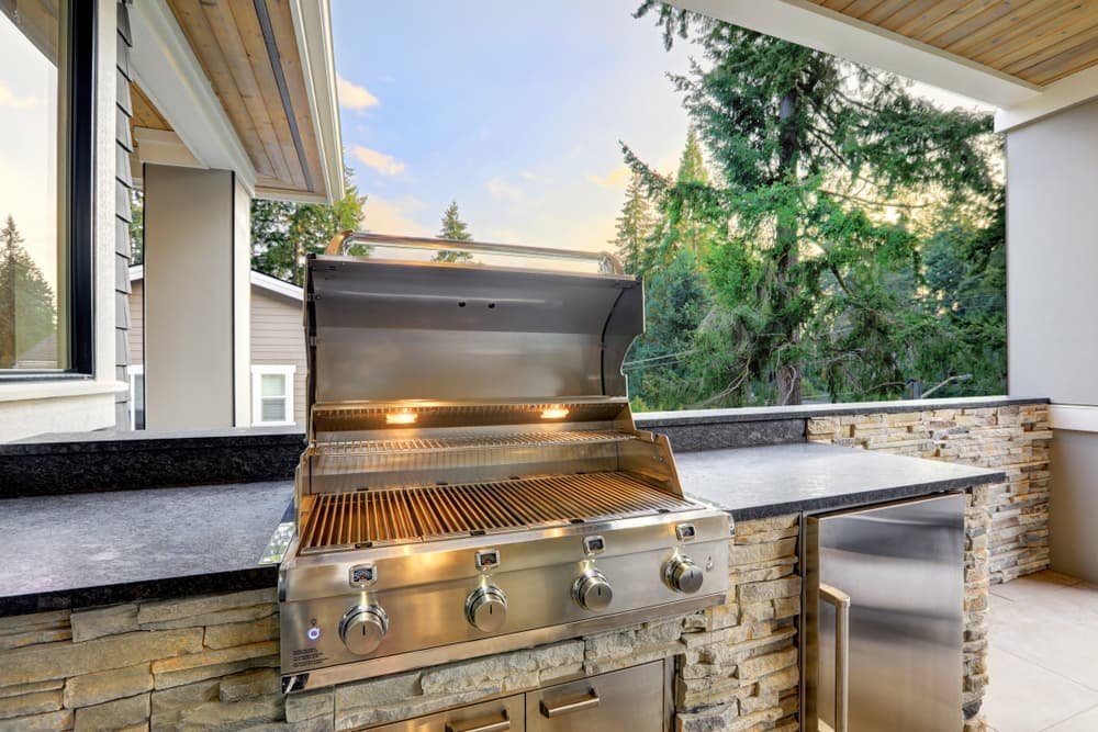 Summer Outdoor Kitchens - A Brief Overview | River Stonework